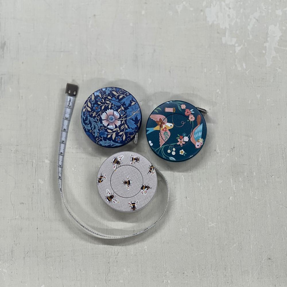 Wild-and-Woolly-Yarns-needles-accessories-Retractable-Measuring-Tape ...
